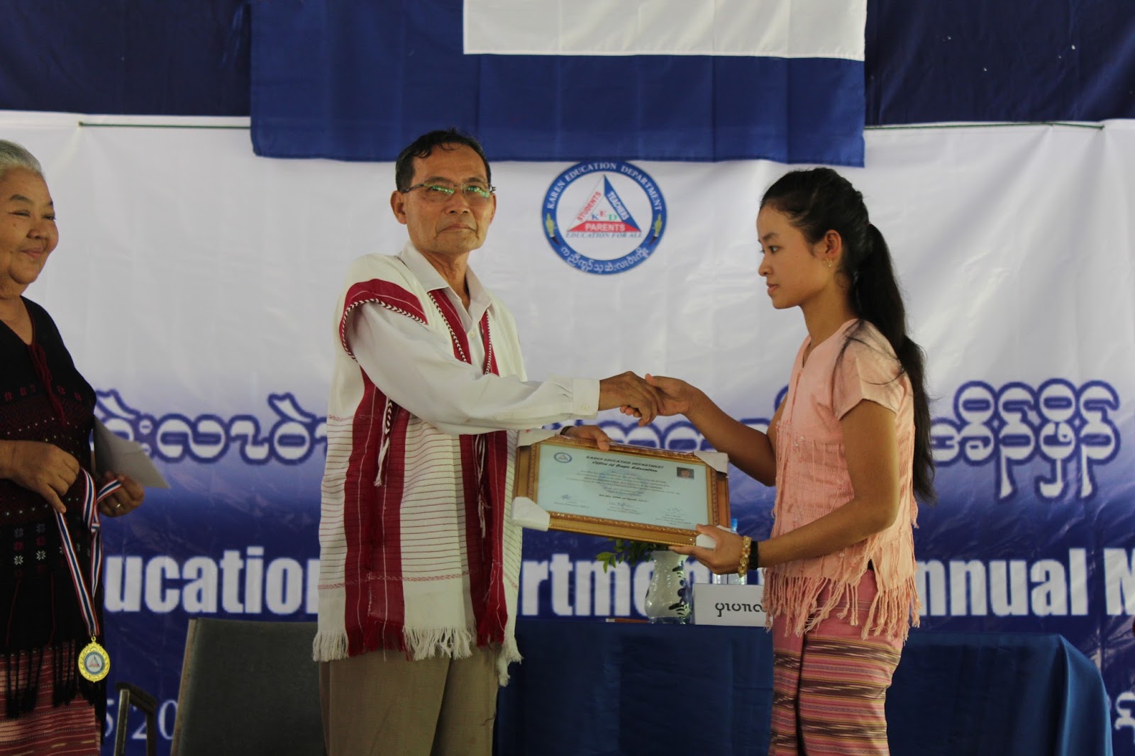 KECD | Karen Education and Culture Department » Award to those who ...